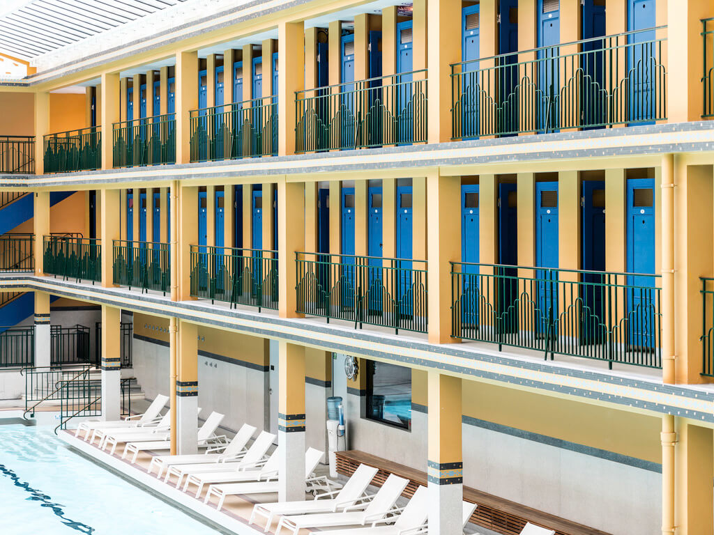 Le Molitor et son iconique piscine • L'Éventail