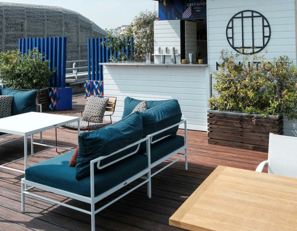 Le Molitor et son iconique piscine • L'Éventail